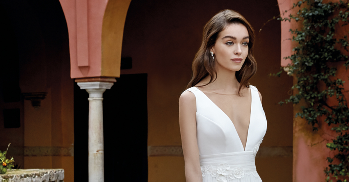 Wedding dresses with V-neckline for a suggestive woman