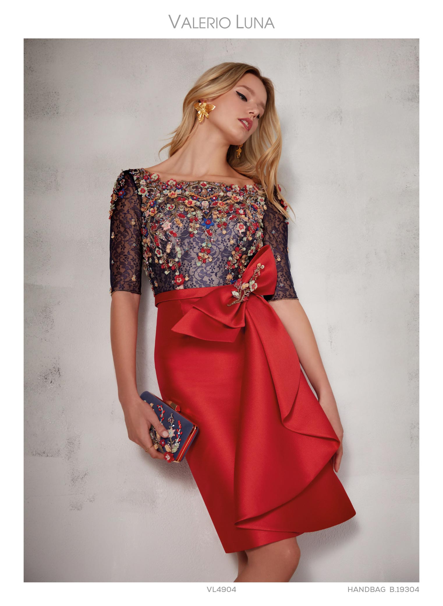 Elegante y clásico, así definimos la siguiente propuesta, con escote ...