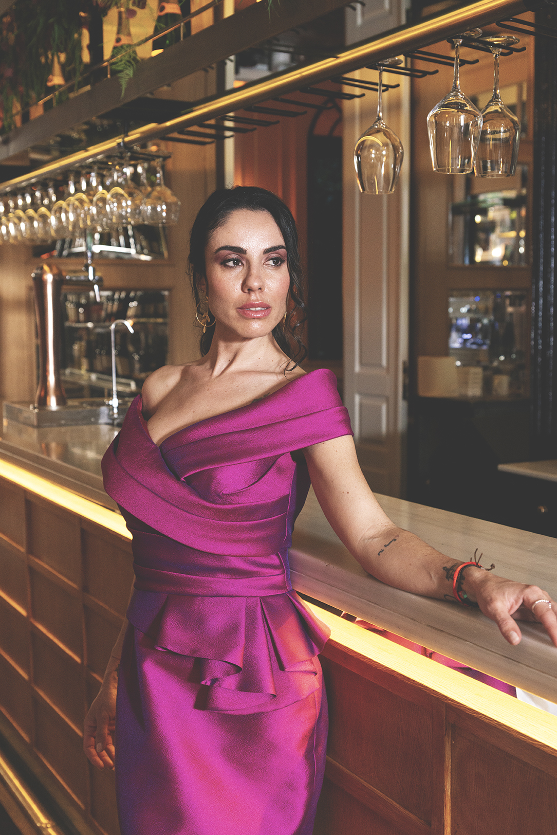 Un conjunto impresionante que a nuestra modelo le sienta fenomenal y lo ...